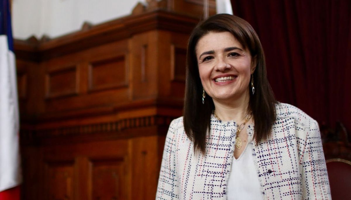 Querella CDE contra ministra Sabaj por cohecho