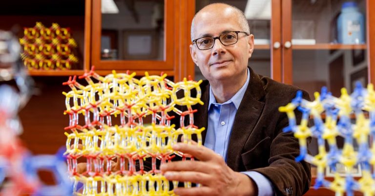 Premio Nobel de Química 2025: Agua del Desierto Recolectada